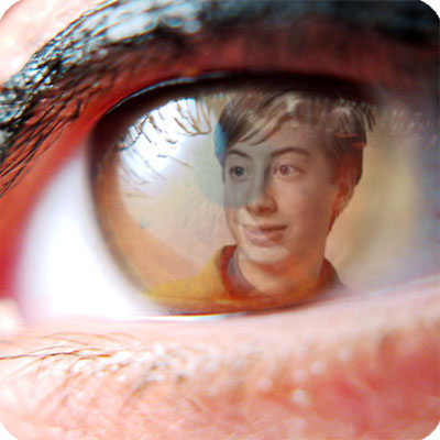 Foto efectos. Reflejo en el ojo atractivo